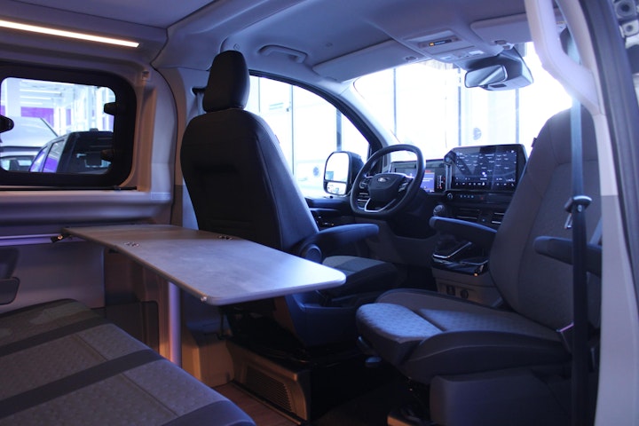 FORD Transit C Nugget 320 L1 2.0 EcoBlue 150 Titanium : Réserver un ...