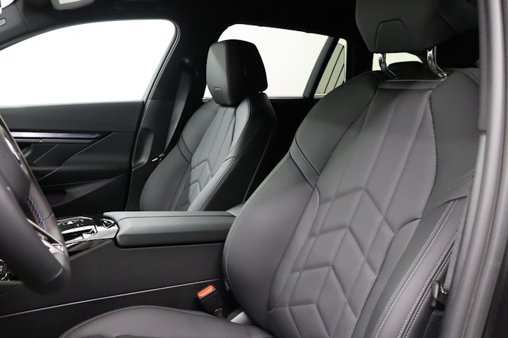 BMW i5 M60 xDrive: Prenotate ora una prova su strada!