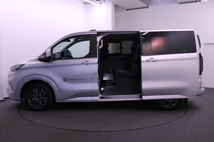 FORD Tourneo C Bus 320 L1 2.0 EcoBlue 170 Titanium : Réserver un essai ...