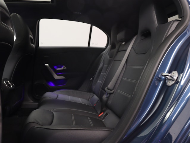 MERCEDES-BENZ A 180 Night Star AMG Line : Réserver un essai sur route