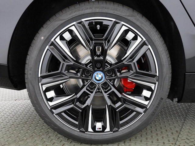 BMW i5 M60 xDrive Touring: Prenotate ora una prova su strada!