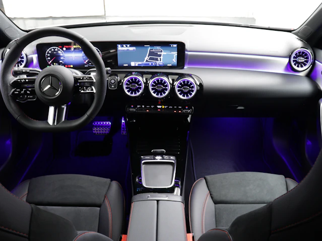 MERCEDES-BENZ A 200 Night Star AMG Line: Jetzt Probefahrt buchen!