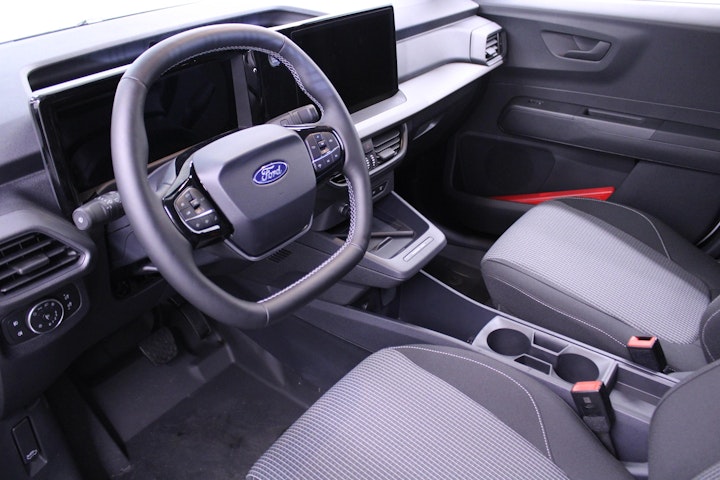 FORD E-Transit Courier Van Trend : Réserver un essai sur route