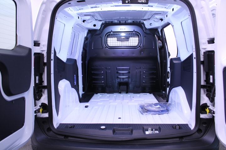 FORD E-Transit Courier Van Trend : Réserver un essai sur route