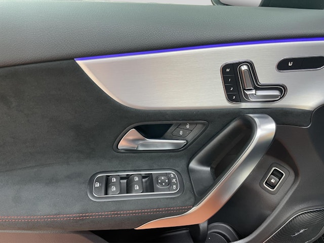 MERCEDES-BENZ A 200 Night Star AMG Line : Réserver un essai sur route