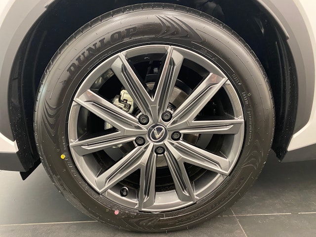 LEXUS LBX 1.5 Hybrid Relax AWD: Jetzt Probefahrt buchen!