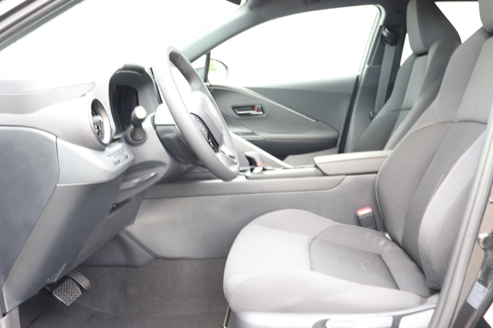 TOYOTA C-HR 2.0 PHEV Swiss Edition: Jetzt Probefahrt buchen!