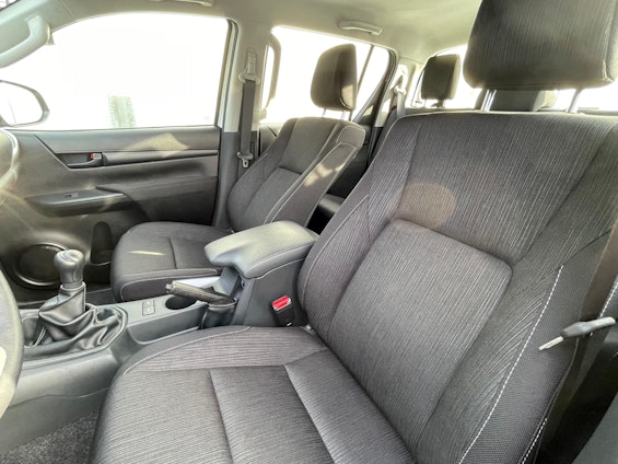 TOYOTA Hilux Double Cab.-Pick-up 2.8 D-4D 204 Comfort: Jetzt Probefahrt ...