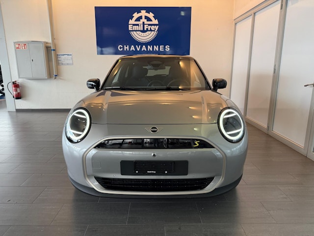 MINI Mini J01 Cooper SE: Prenotate ora una prova su strada!