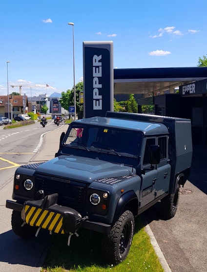 LAND ROVER Defender 130 Doppelkabine Pickup 2.4 TD4 : Réserver un essai ...