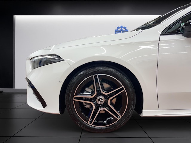 MERCEDES-BENZ A 180 Night Star AMG Line: Jetzt Probefahrt buchen!