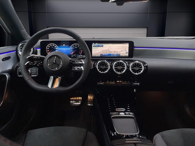 MERCEDES-BENZ A 180 Night Star AMG Line: Jetzt Probefahrt buchen!