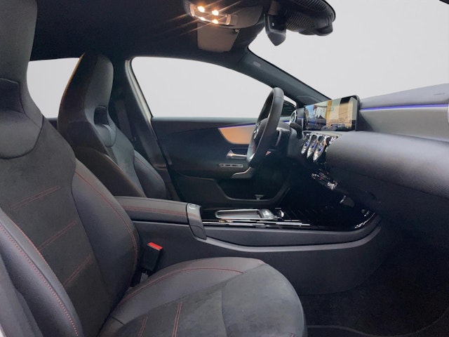 MERCEDES-BENZ A 180 Night Star AMG Line: Jetzt Probefahrt buchen!