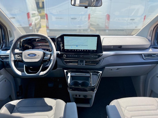 FORD Tourneo C Bus 340 L2 2.5 Duratec 233 Titanium PHEV : Réserver un ...