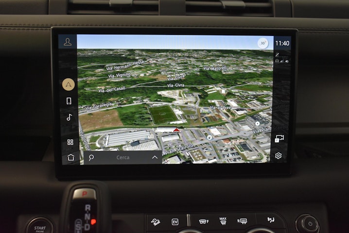 LAND ROVER Defender 110 2.0 P300e Sedona Edition - Pneumatici invenali ...