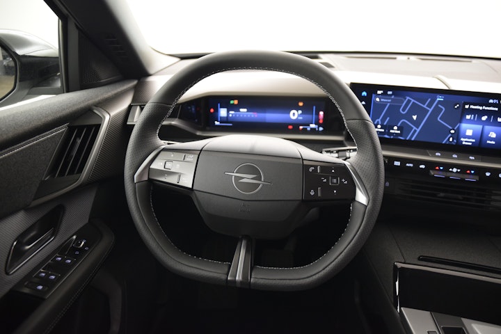 OPEL Grandland 1.2 T HEV GS : Réserver un essai sur route