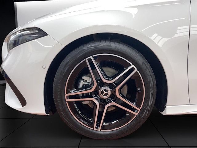 MERCEDES-BENZ A 180 Night Star AMG Line: Jetzt Probefahrt buchen!