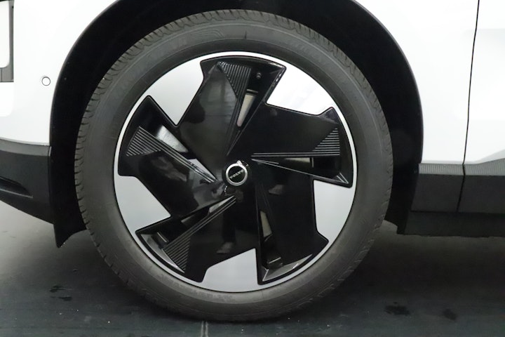 VOLVO EX30 E60 Twin Ultra Performance AWD: Jetzt Probefahrt buchen!