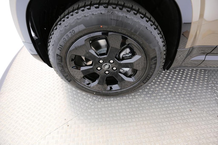 LAND ROVER Defender 90 3.0 D I6 250 X-Dynamic SE: Jetzt Probefahrt buchen!