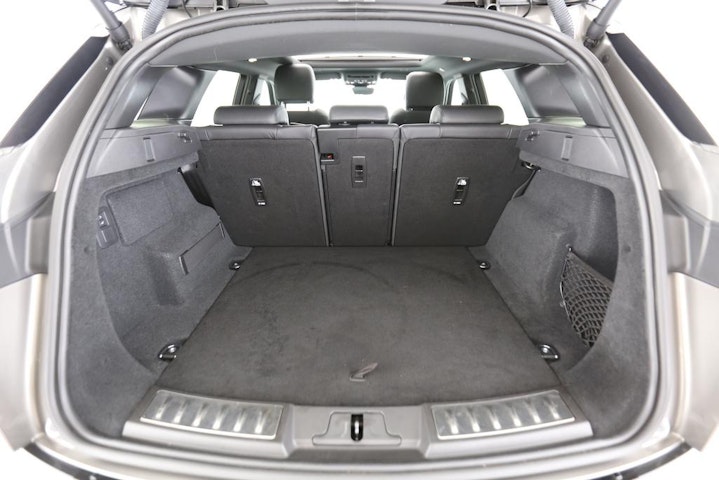 LAND ROVER Range Rover Evoque 1.5 T 300e R-Dynamic SE : Réserver un ...