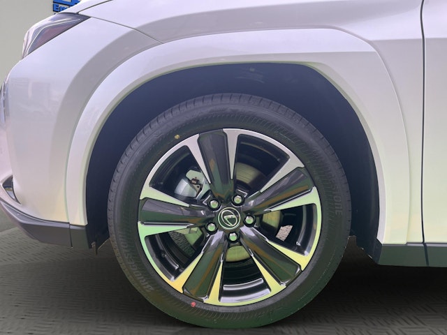 LEXUS UX 300h Excellence: Jetzt Probefahrt buchen!