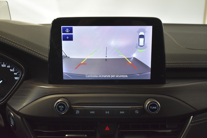 FORD Focus 1.0i EcoB 125 Vignale : Réserver un essai sur route