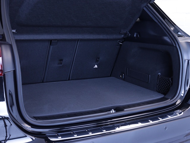 MERCEDES-BENZ GLA 200 Night Star AMG Line: Jetzt Probefahrt buchen!