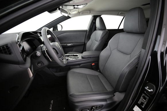 LEXUS RZ 450e Comfort: Prenotate ora una prova su strada!