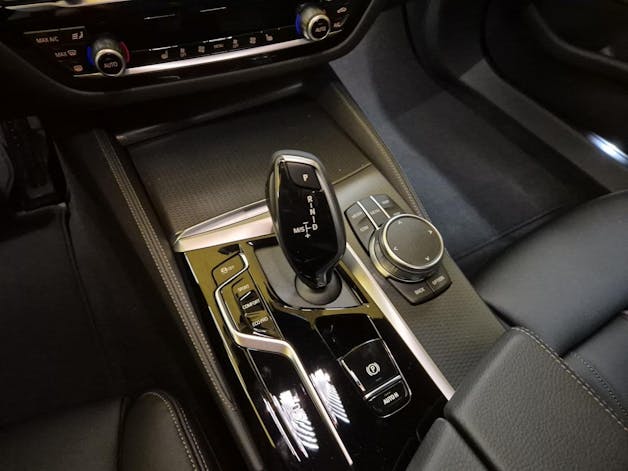 BMW 520d xDr 48VTour Pure M S ኂ05 Occasion CHF 59’900.– | Carmarket