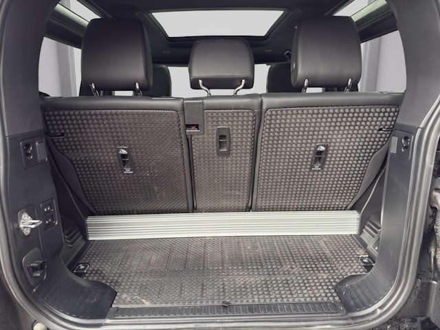 LAND ROVER Defender 90 3.0 D I6 300 X-Dynamic SE mit Anhängerkupplung ...