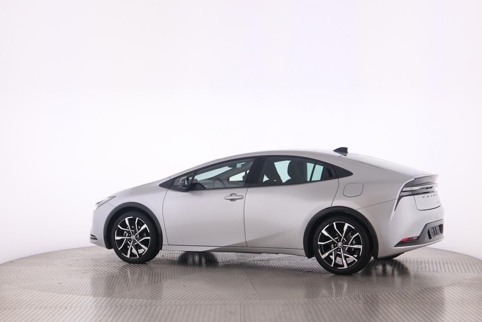 TOYOTA Prius 2.0 Plug-In-Hybrid Style : Réserver un essai sur route