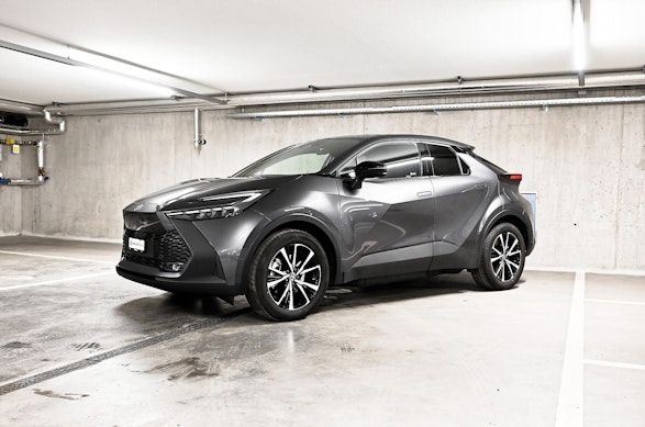 TOYOTA C-HR 2.0 PHEV Swiss Edition: Réserver un essai sur route