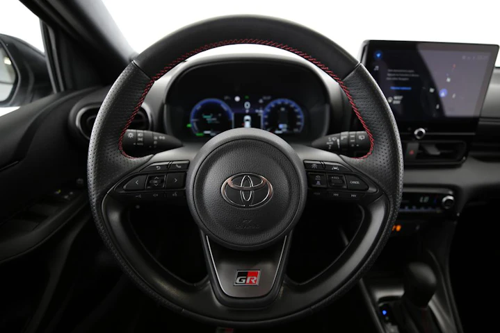 TOYOTA Yaris 1.5 VVT-i HSD GR Sport : Réserver un essai sur route